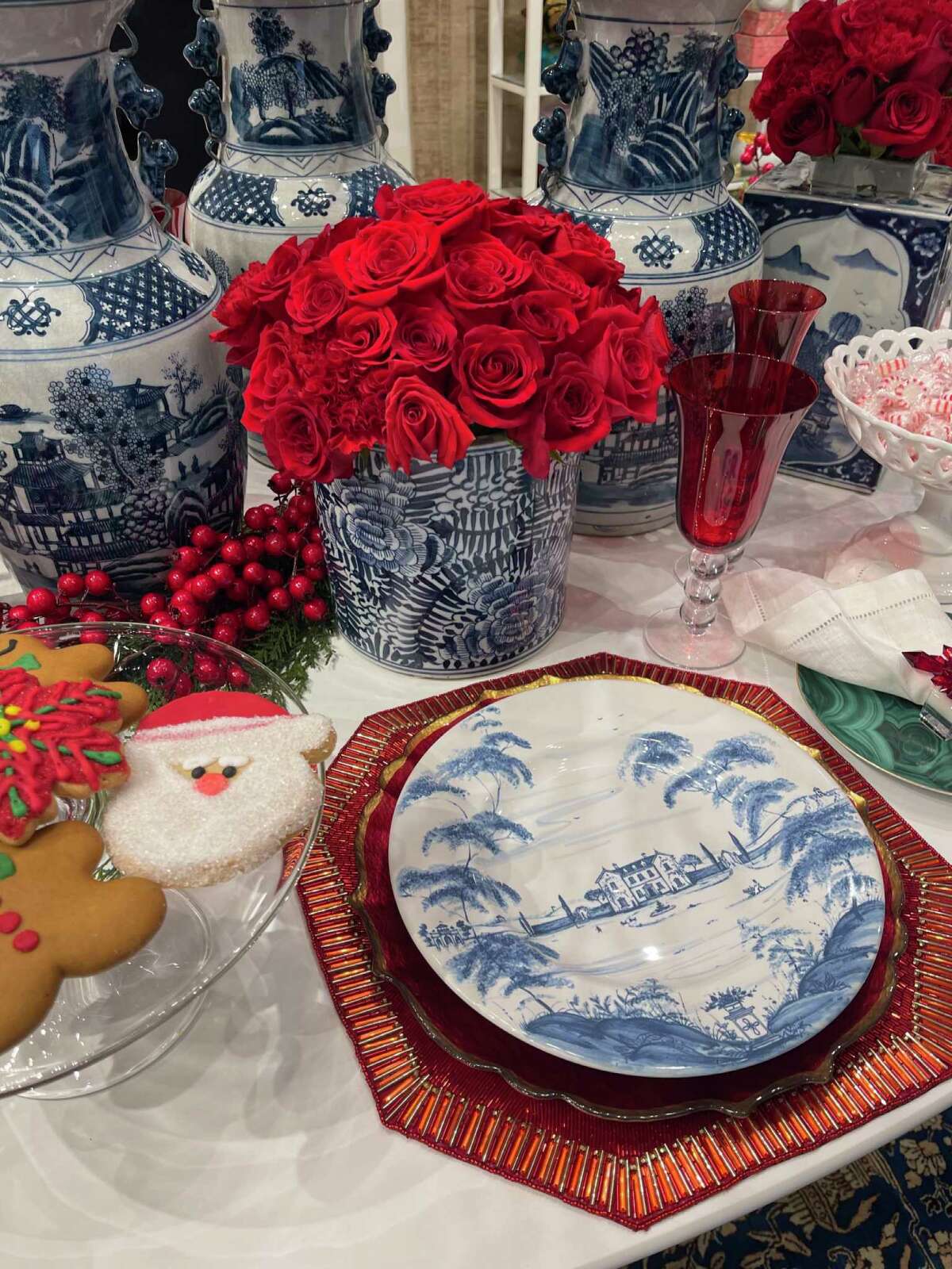 6 decorating tips for next-level holiday tablescapes