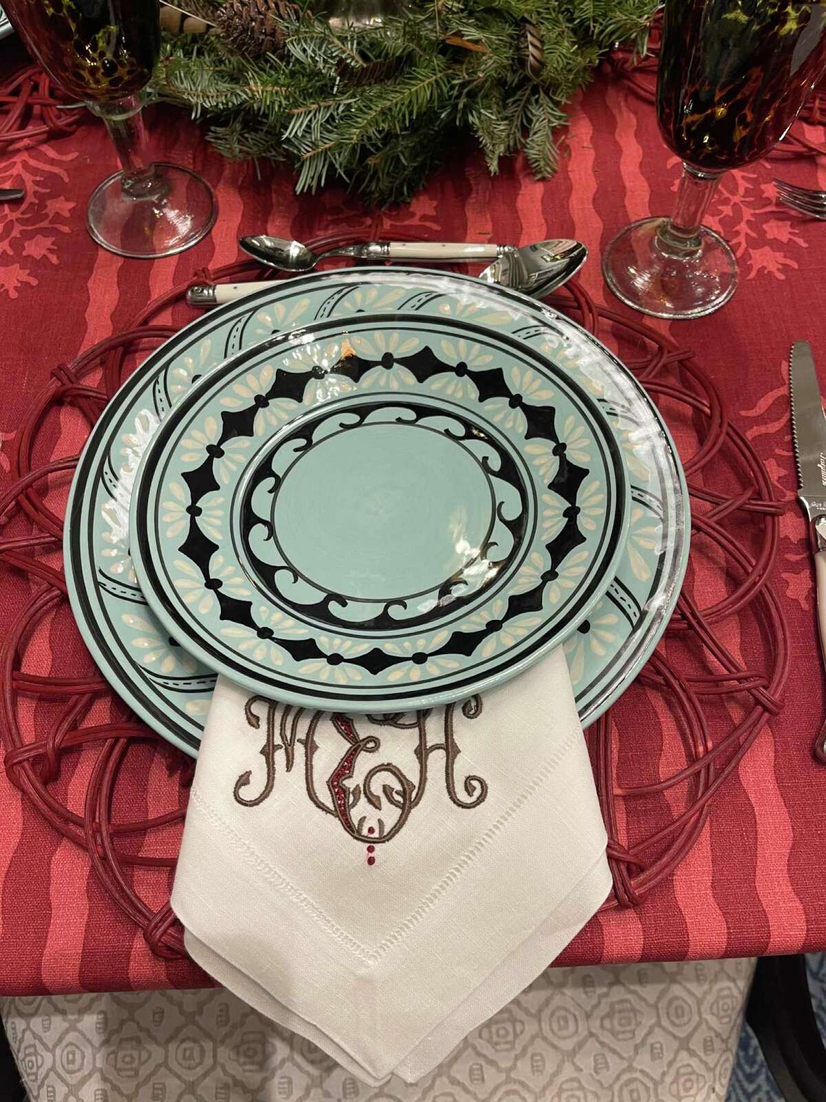 6 decorating tips for next-level holiday tablescapes