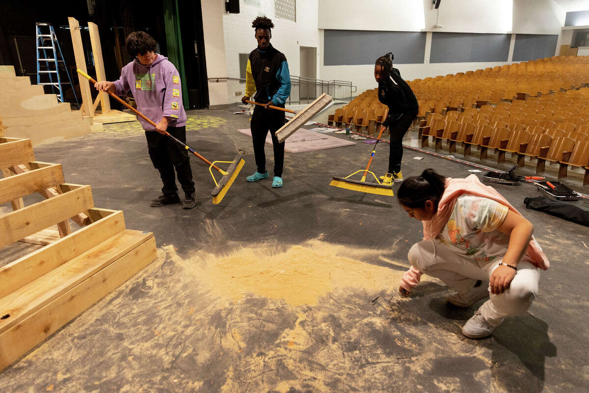'The Wiz' makes history at Sam Houston High School in San Antonio