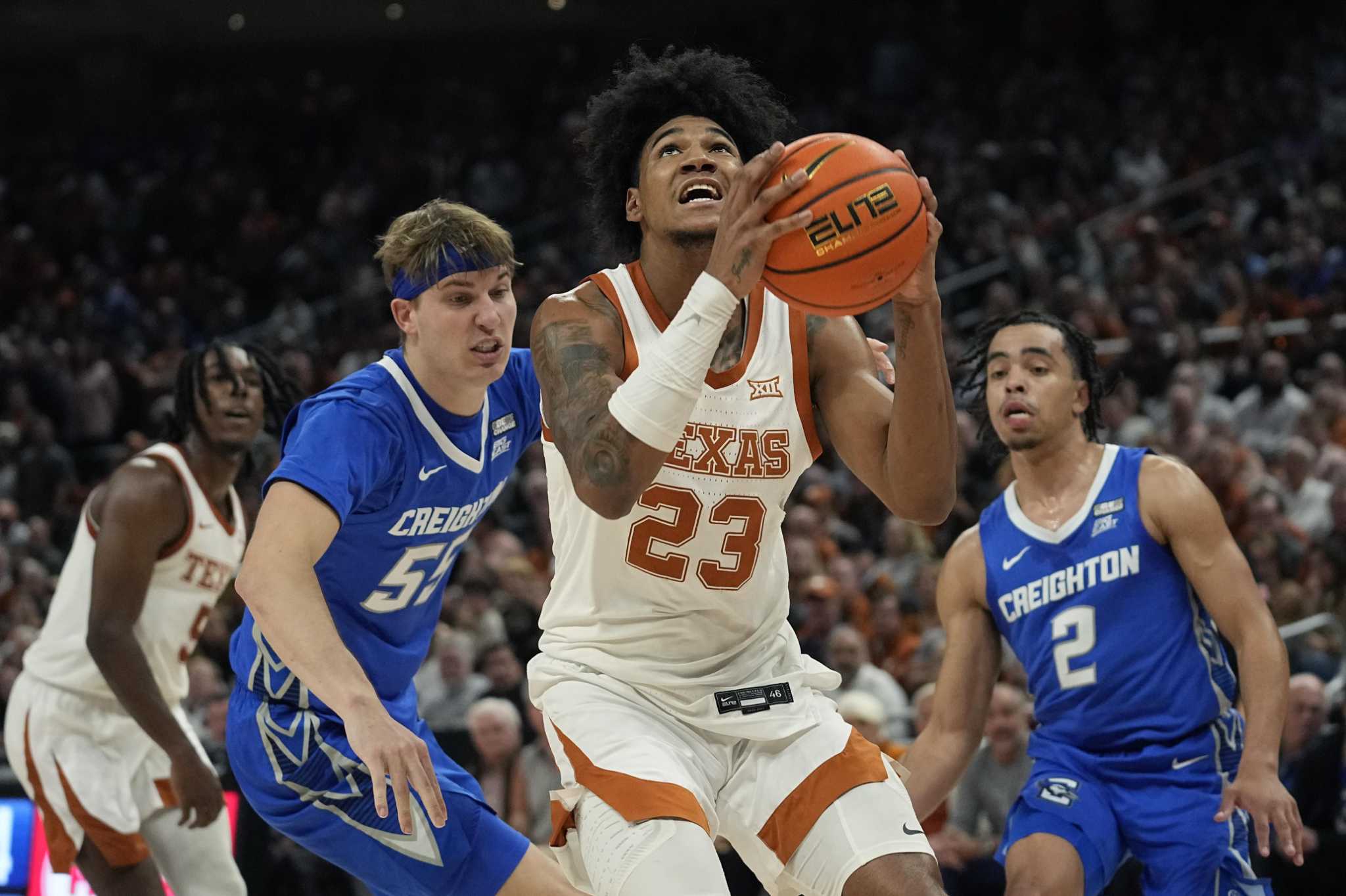 Texas freshman Dillon Mitchell making unique impact with his defense