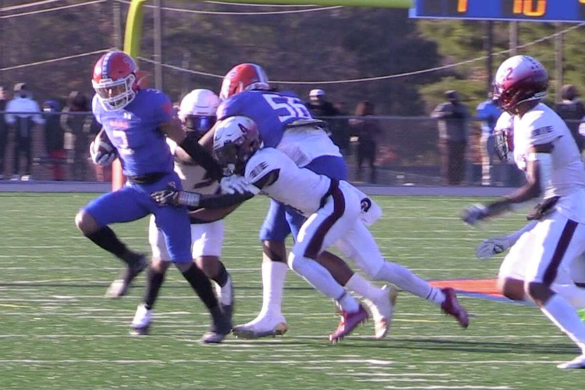 Kerr twins lead Bloomfield football to CT championship game.