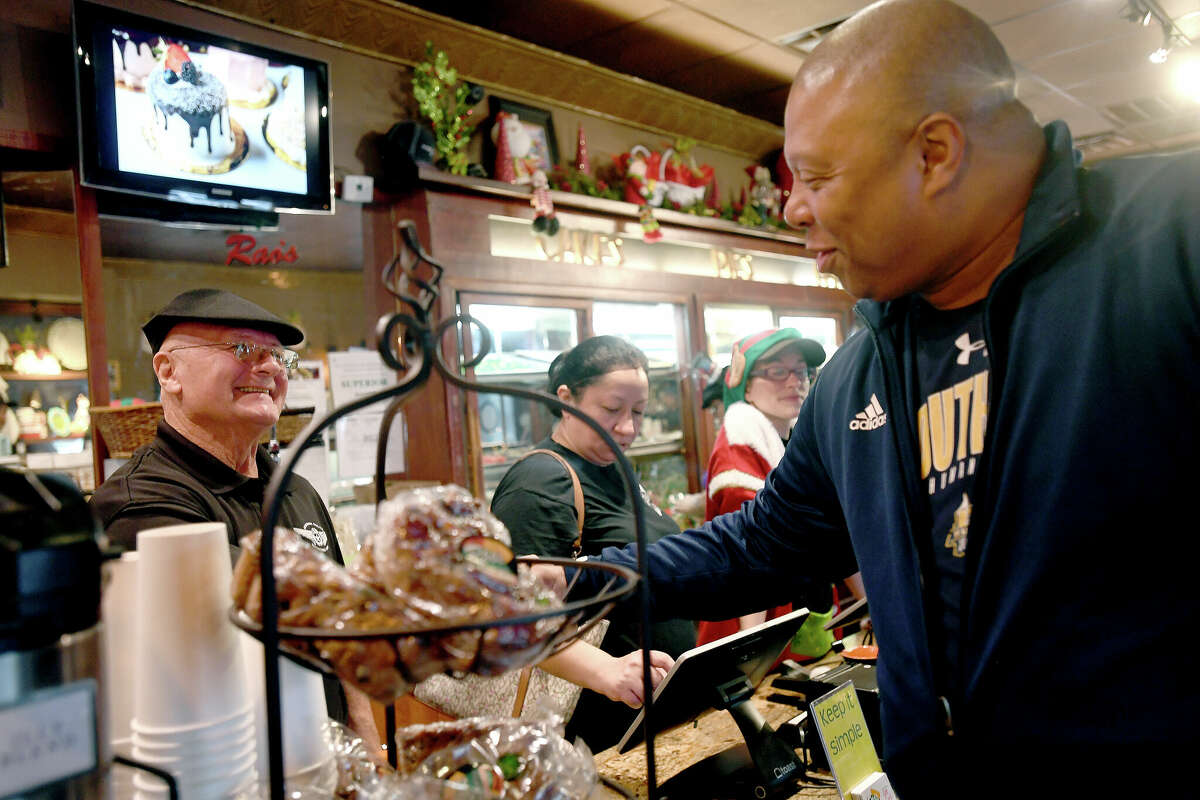Renowned Beaumont police officer gets spirited retirement farewell