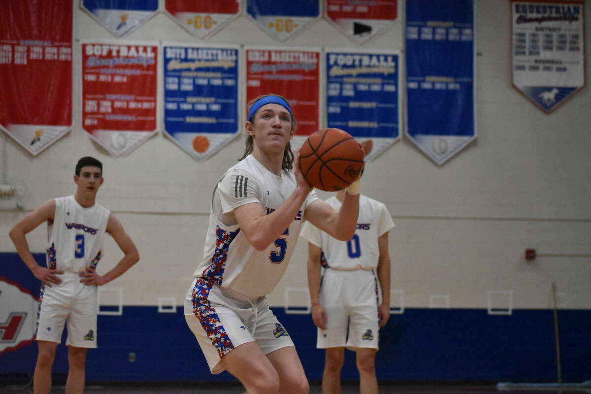 Chippewa Hills boys basketball opens season with dominant victory