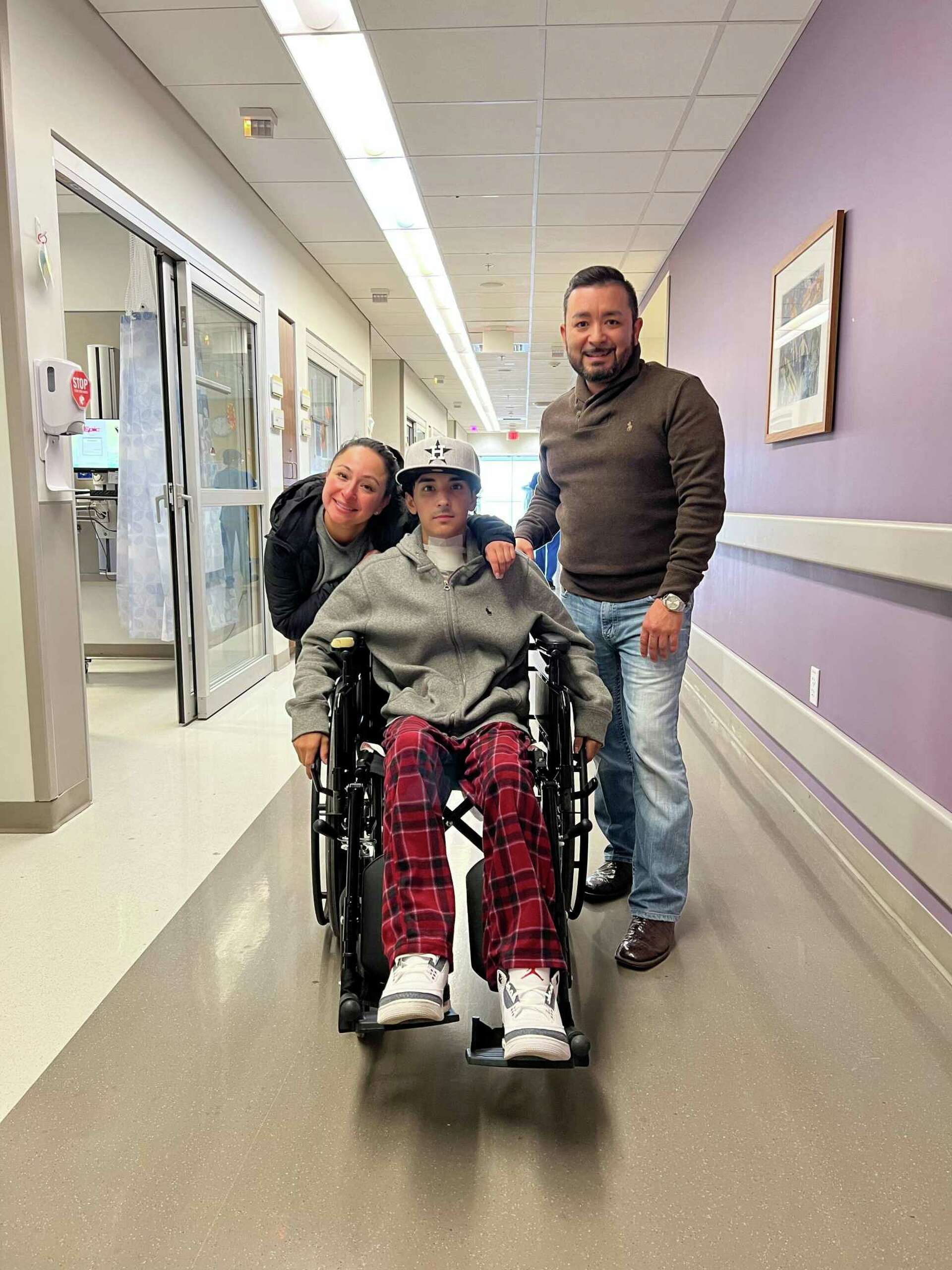 Ex-SAPD officer who shot 17-year-old appears in court