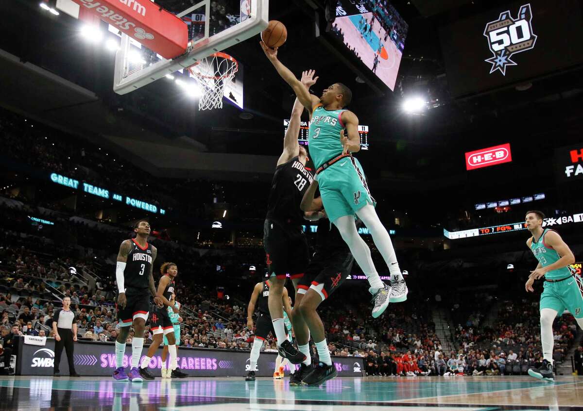 Spurs defeat Rockets, break 11-game losing streak