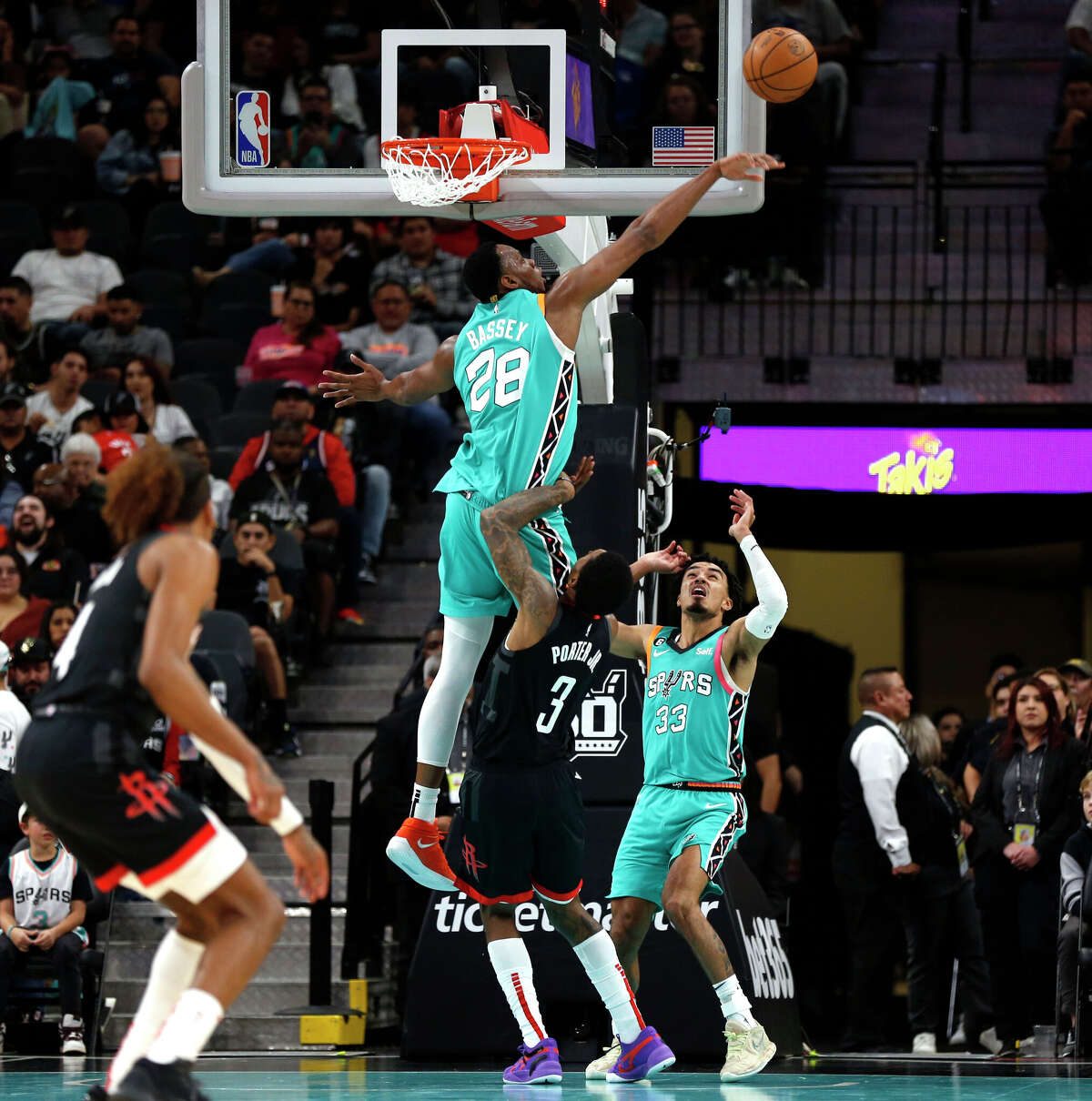 Houston Rockets' defense has a tough night vs. San Antonio Spurs