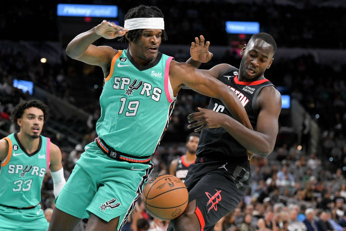 Houston Rockets' defense has a tough night vs. San Antonio Spurs