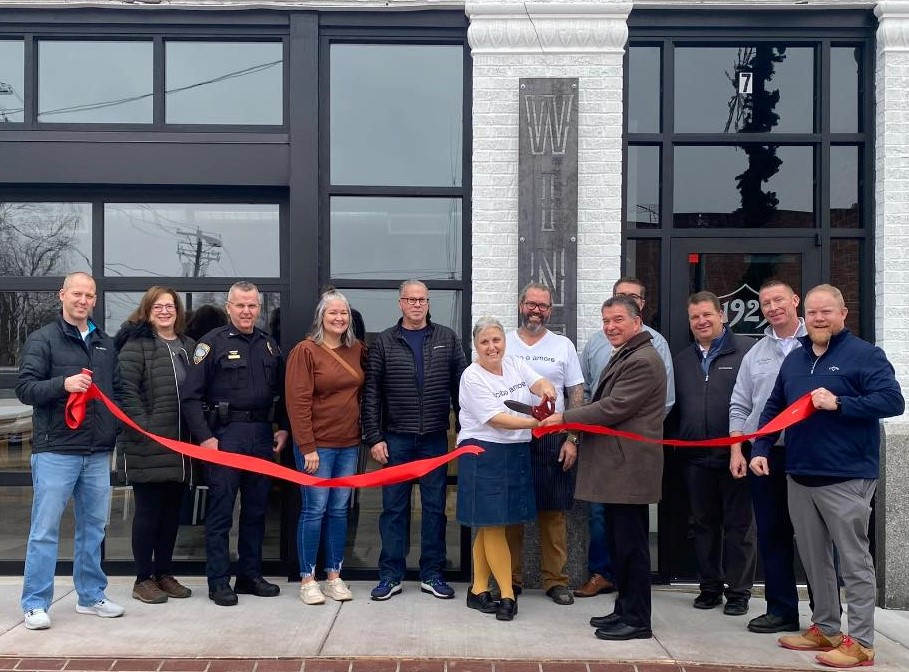 1929 Pizza and Wine opens in Wood River