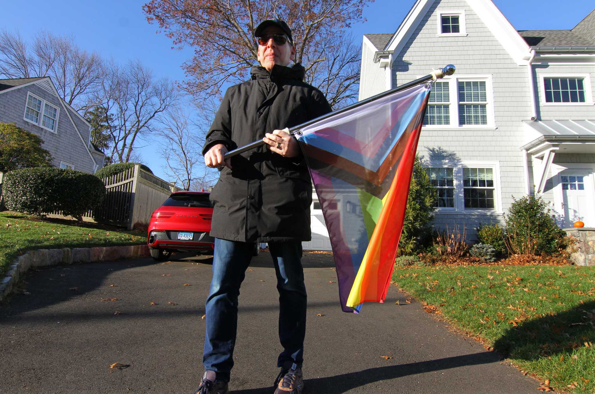 Dan Guller protests Darien flag policy with 40 mile walk