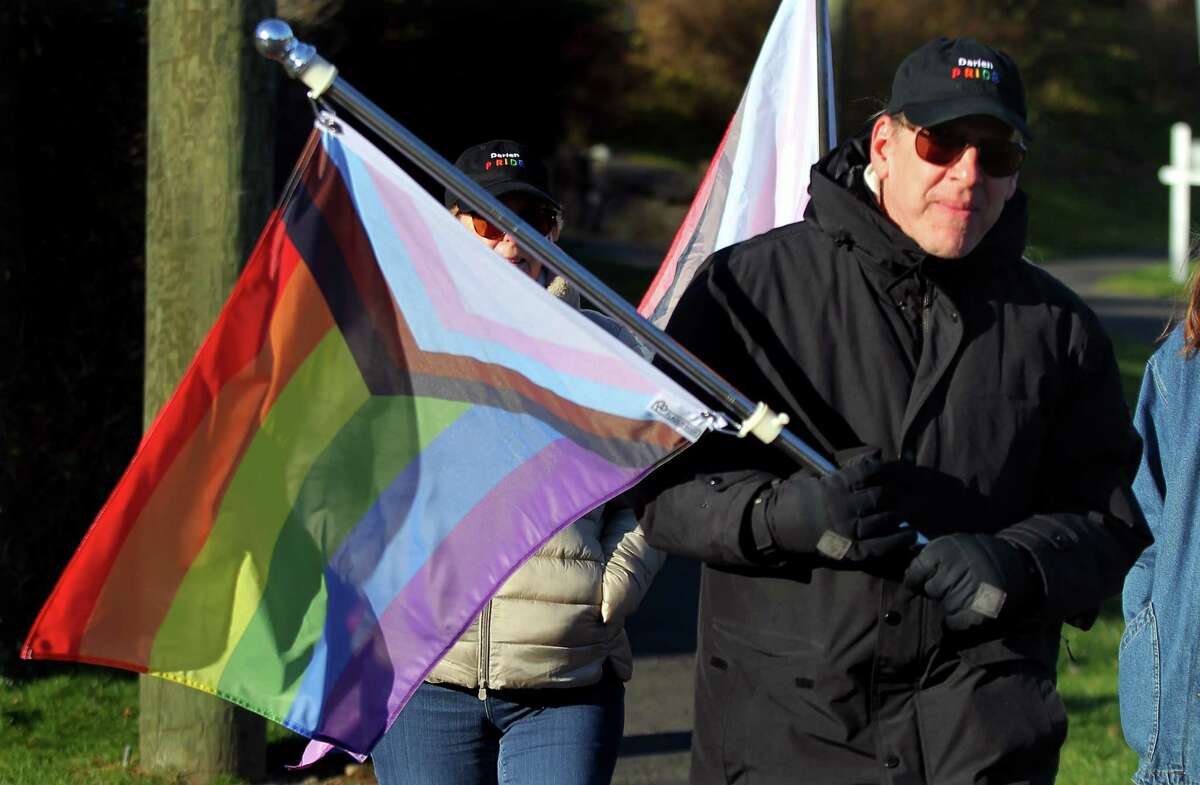Dan Guller protests Darien flag policy with 40 mile walk