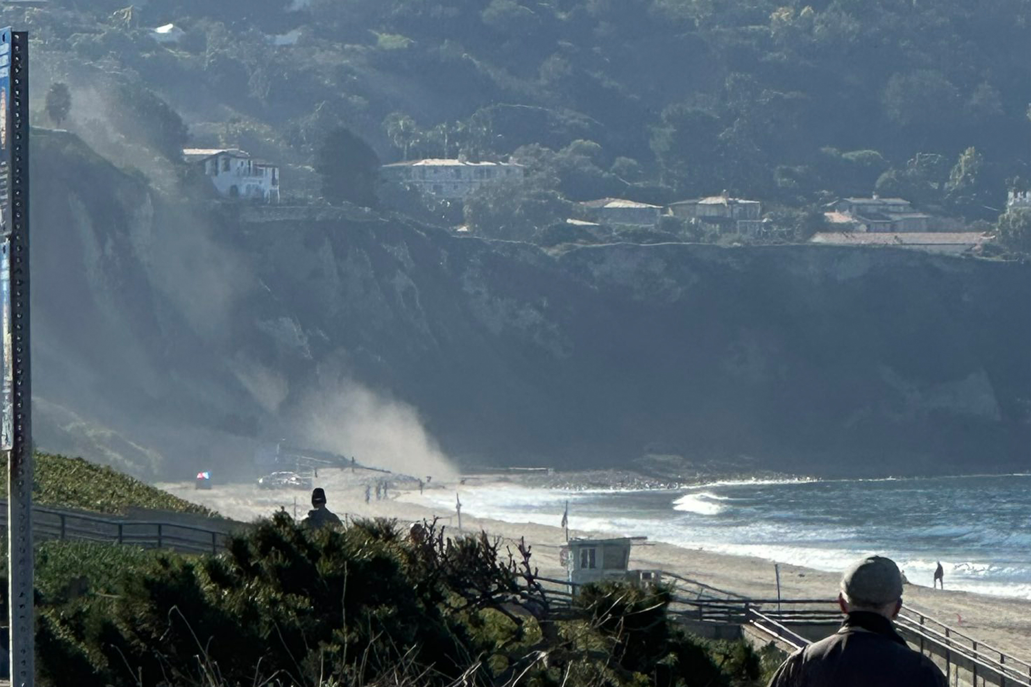 Video shows Southern Calif. cliffside crashing onto beach