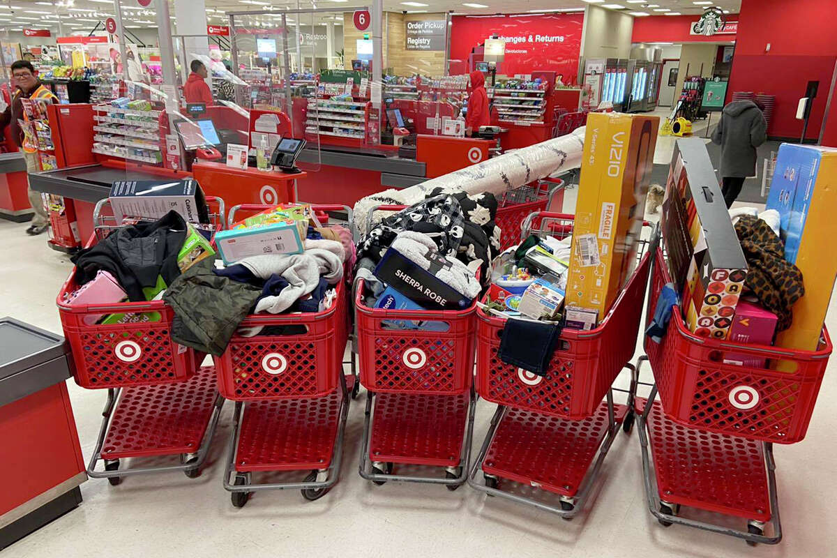 Theft suspect arrested, found hiding at In-N-Out bathroom