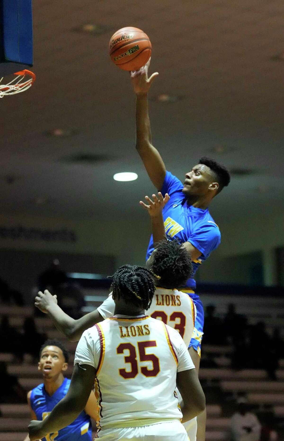 Washington Eagles bounce back by rolling past Yates Lions