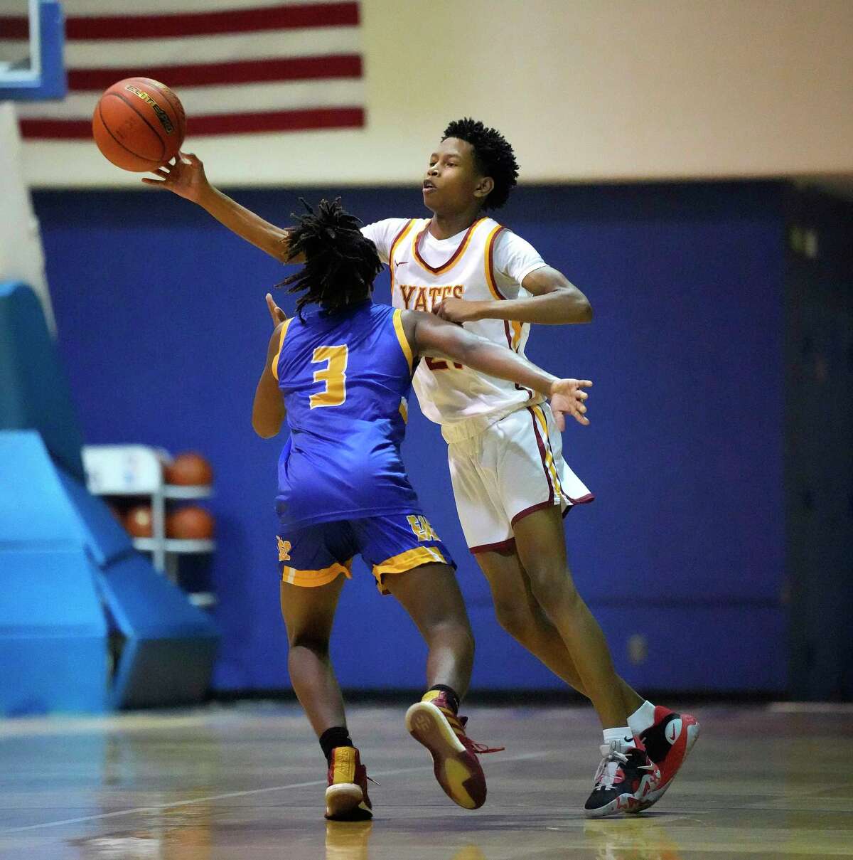 Washington Eagles bounce back by rolling past Yates Lions