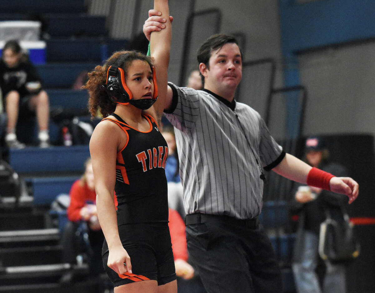 Edwardsville Tigers crown three champions at Lady Longhorn Roundup at ...