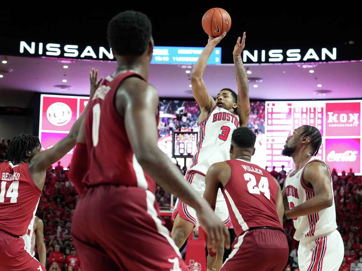 No. 8 Alabama pulls off upset No. 1 Houston