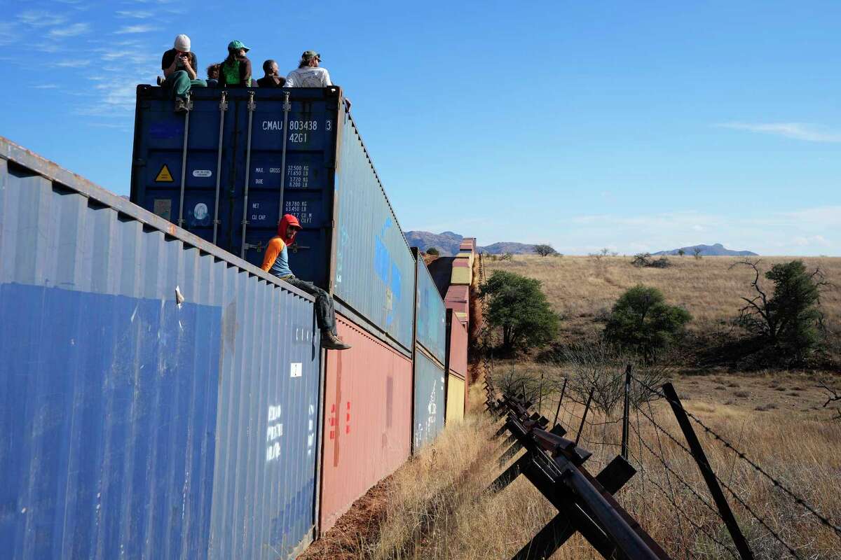 Arizona Governor stacks containers on border at term's end