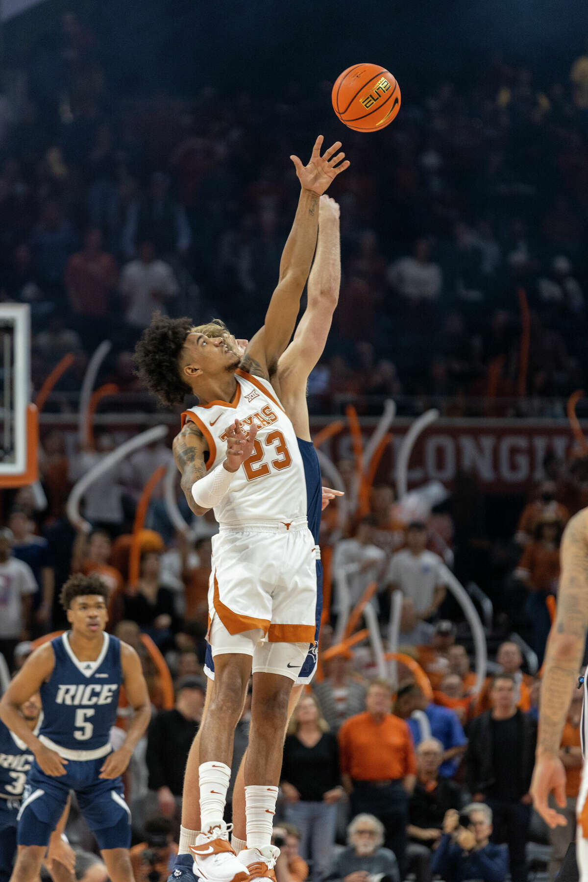 No. 7 Texas Longhorns pull away from Rice Owls in overtime