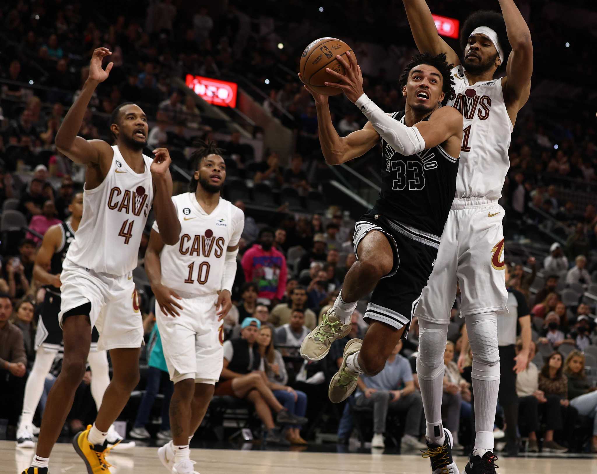 Spurs vs. Cavaliers: How to watch the game, notable stats, player news