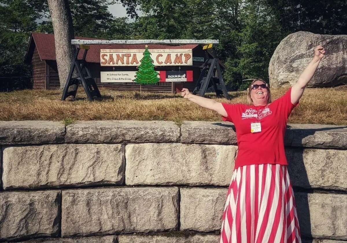 Fairfield's Mrs. Claus has brought joy to children for 25 years