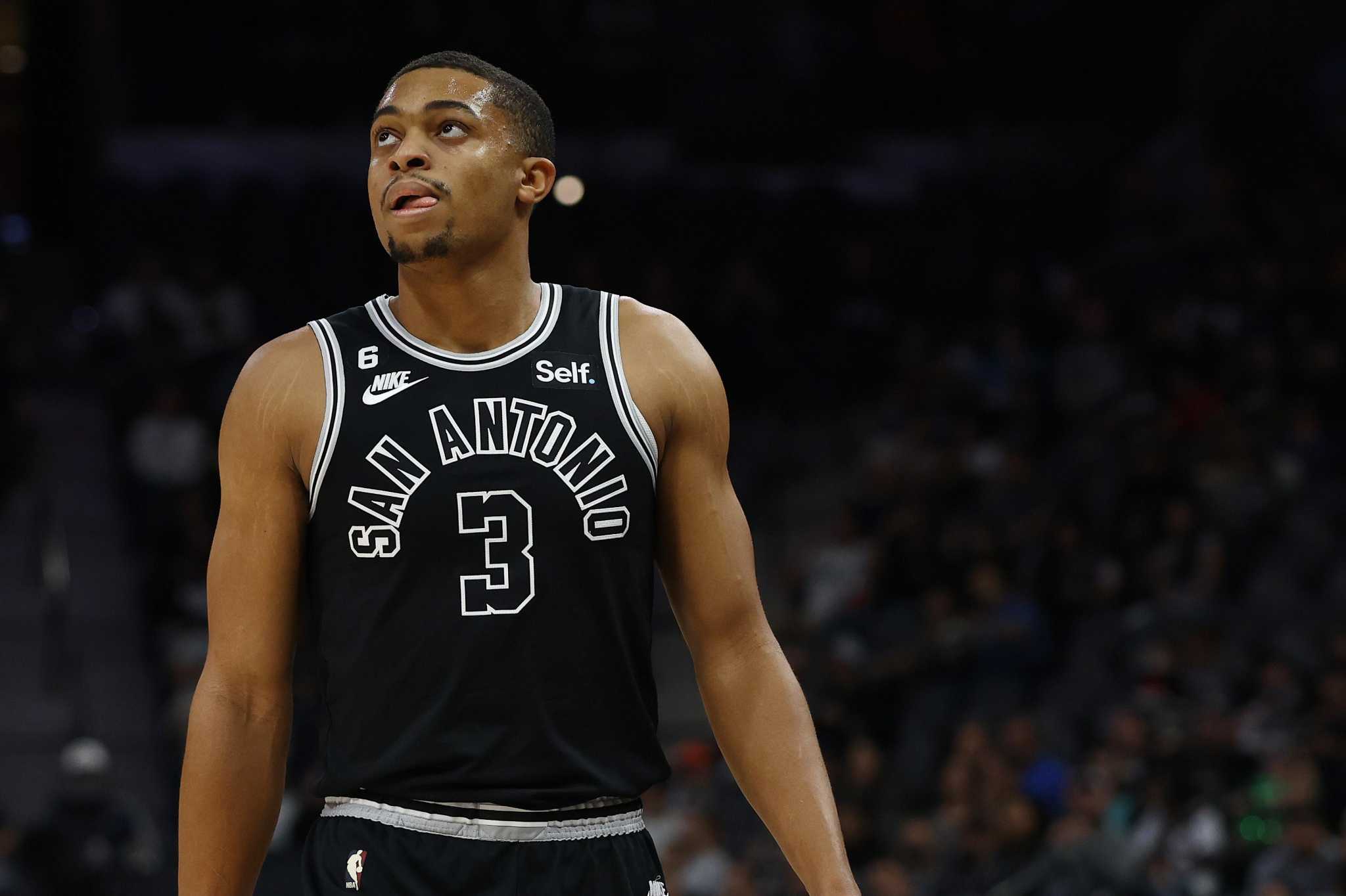 Leaders young and old help keep the San Antonio Spurs afloat