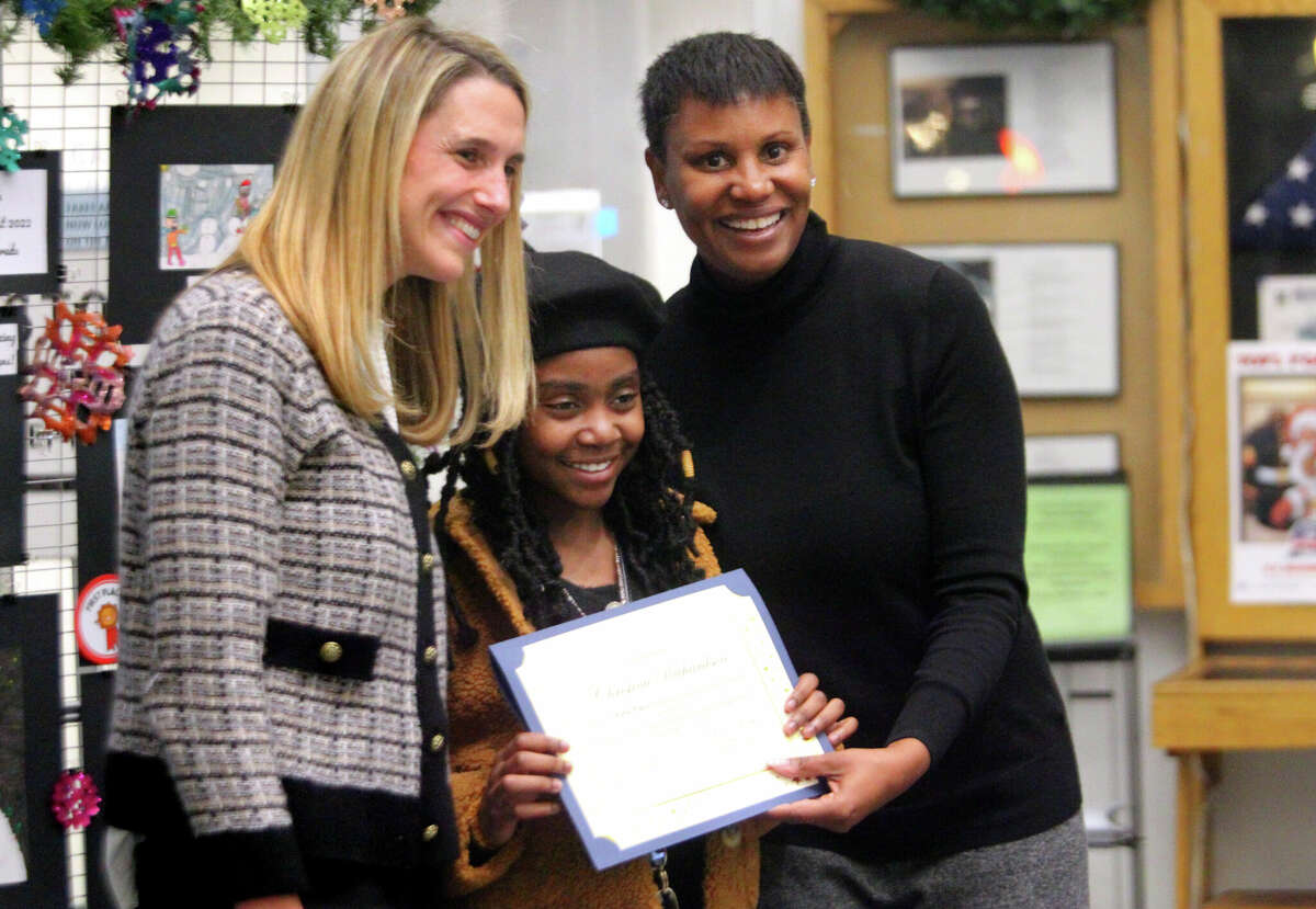 Stamford mayor, superintendent use student-made holiday cards