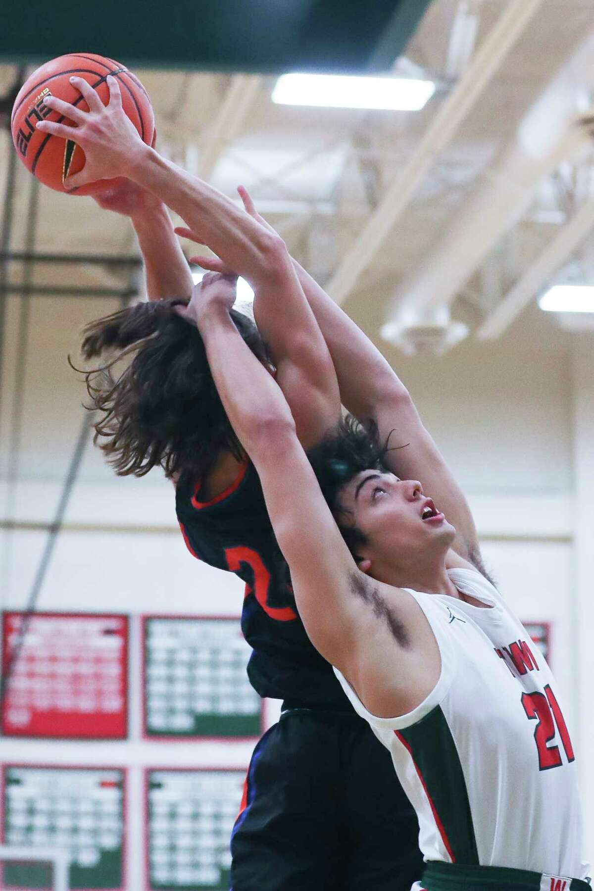 The Woodlands takes down Grand Oaks in battle of 13-6A unbeatens