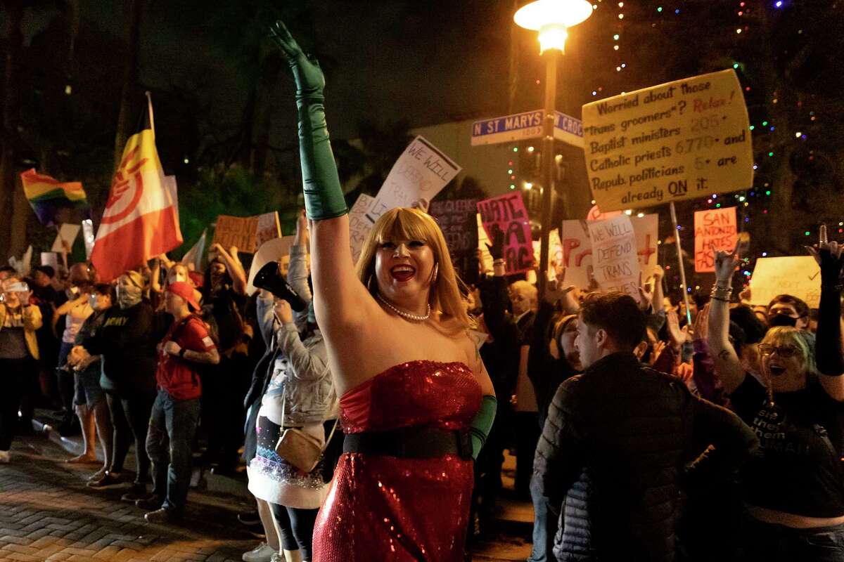 Texas drag show draws competing armed protests at Aztec Theatre