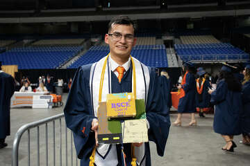Nearly 3,000 UTSA students graduate in December commencement