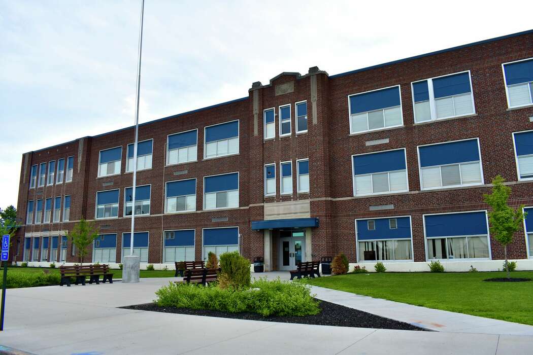 Middle school in Evart Michigan releases honor roll list