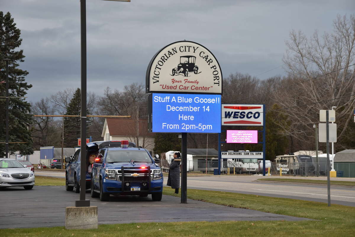 Manistee Stuff a Blue Goose spot brings food, toys to area kids
