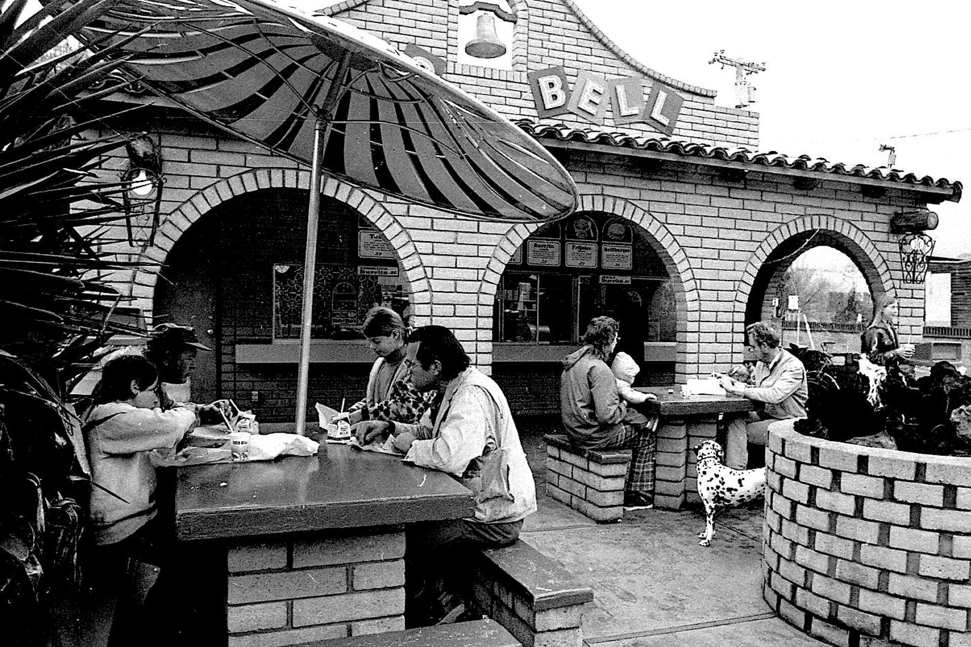 Fast food was way better in the 1980s. These photos show why