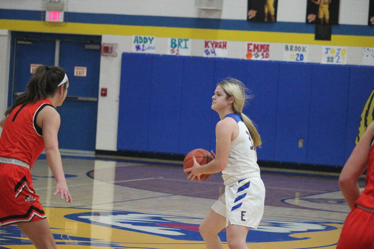 Evart Wildcats' Addy and Kyrah Gray combine for 39 points