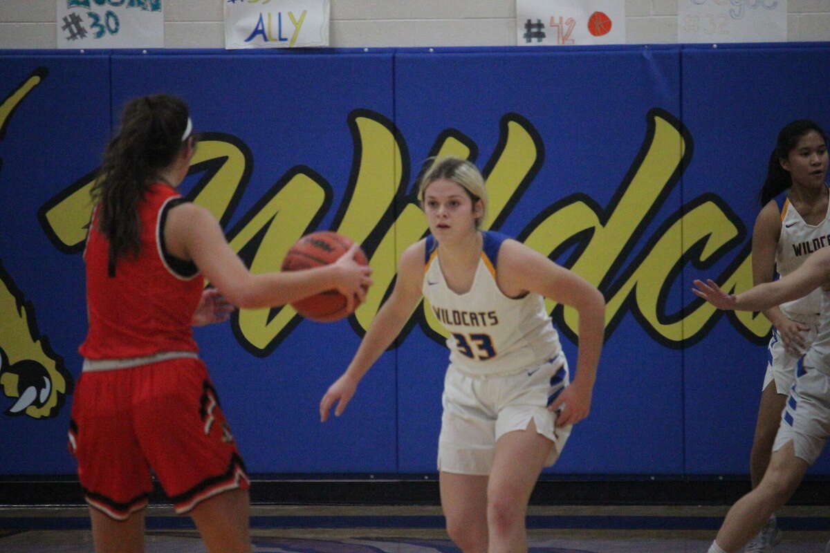 Evart Wildcats' Addy and Kyrah Gray combine for 39 points