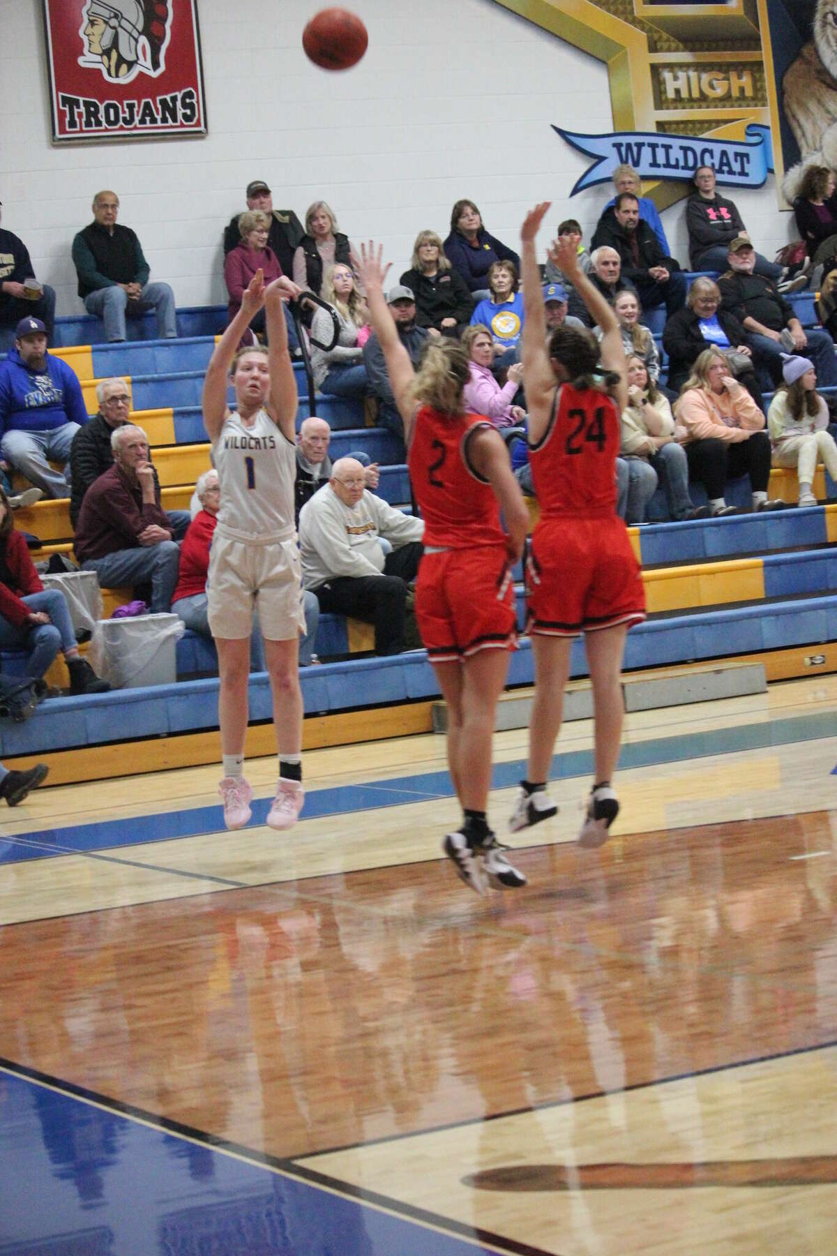 Evart Wildcats' Addy and Kyrah Gray combine for 39 points