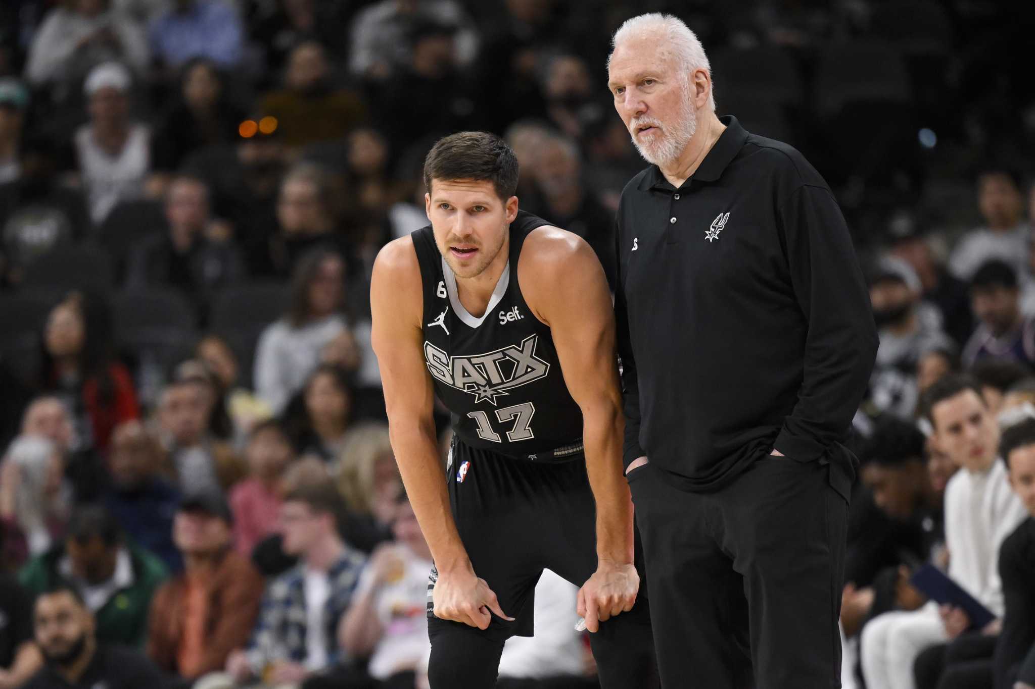 San Antonio Spurs arrive in Mexico City for three-day stay