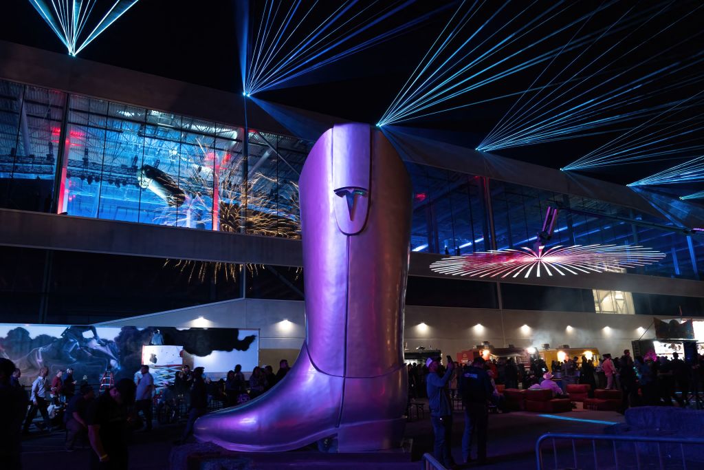 Tesla Says New Texas Factory Is Making 3,000 SUVs a Week