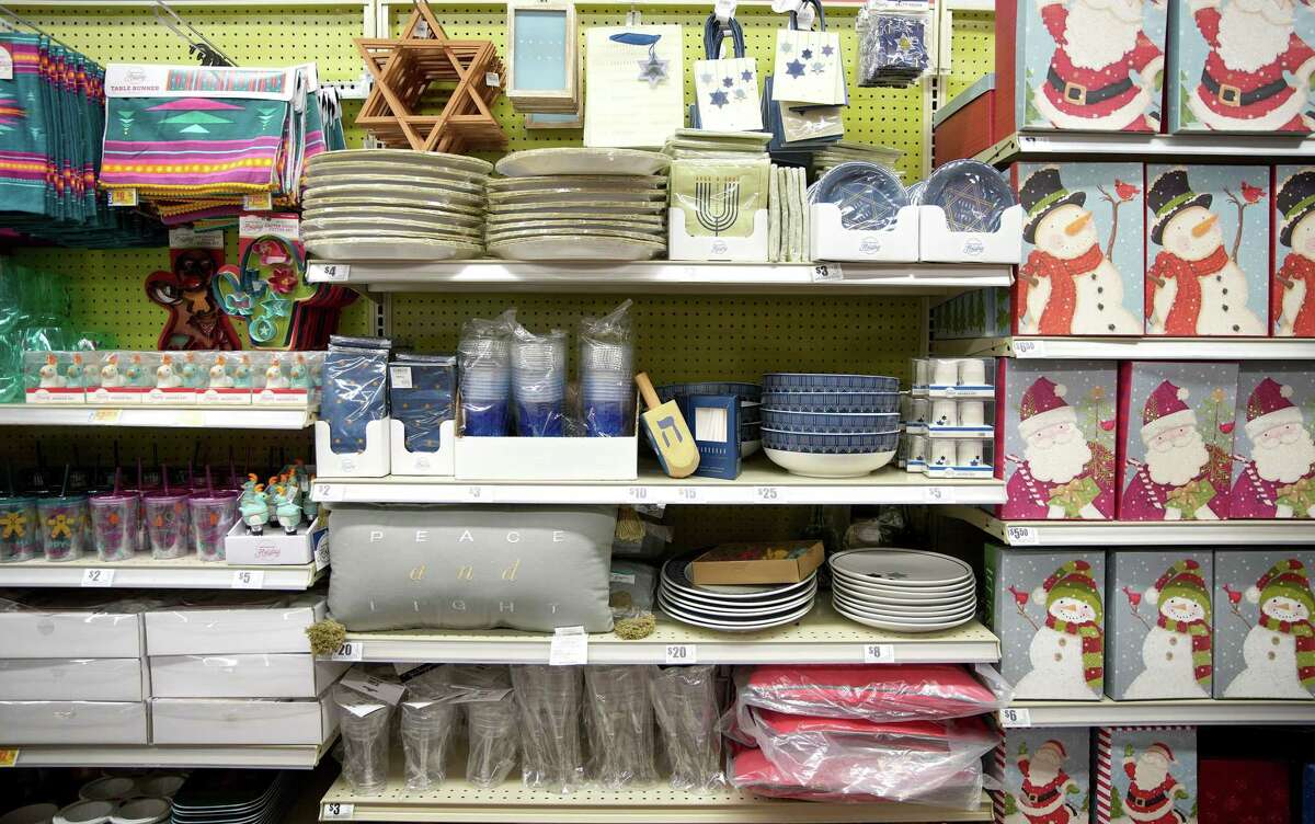 Last minute holiday shopping: 25 H-E-B gifts to complete your list