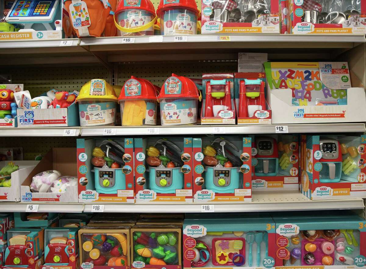 Last minute holiday shopping: 25 H-E-B gifts to complete your list