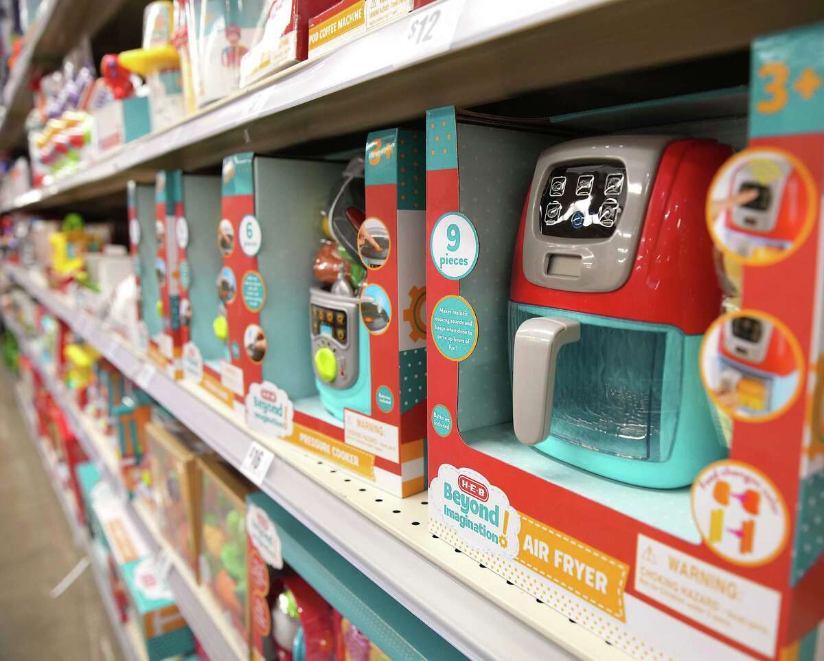 Last minute holiday shopping: 25 H-E-B gifts to complete your list