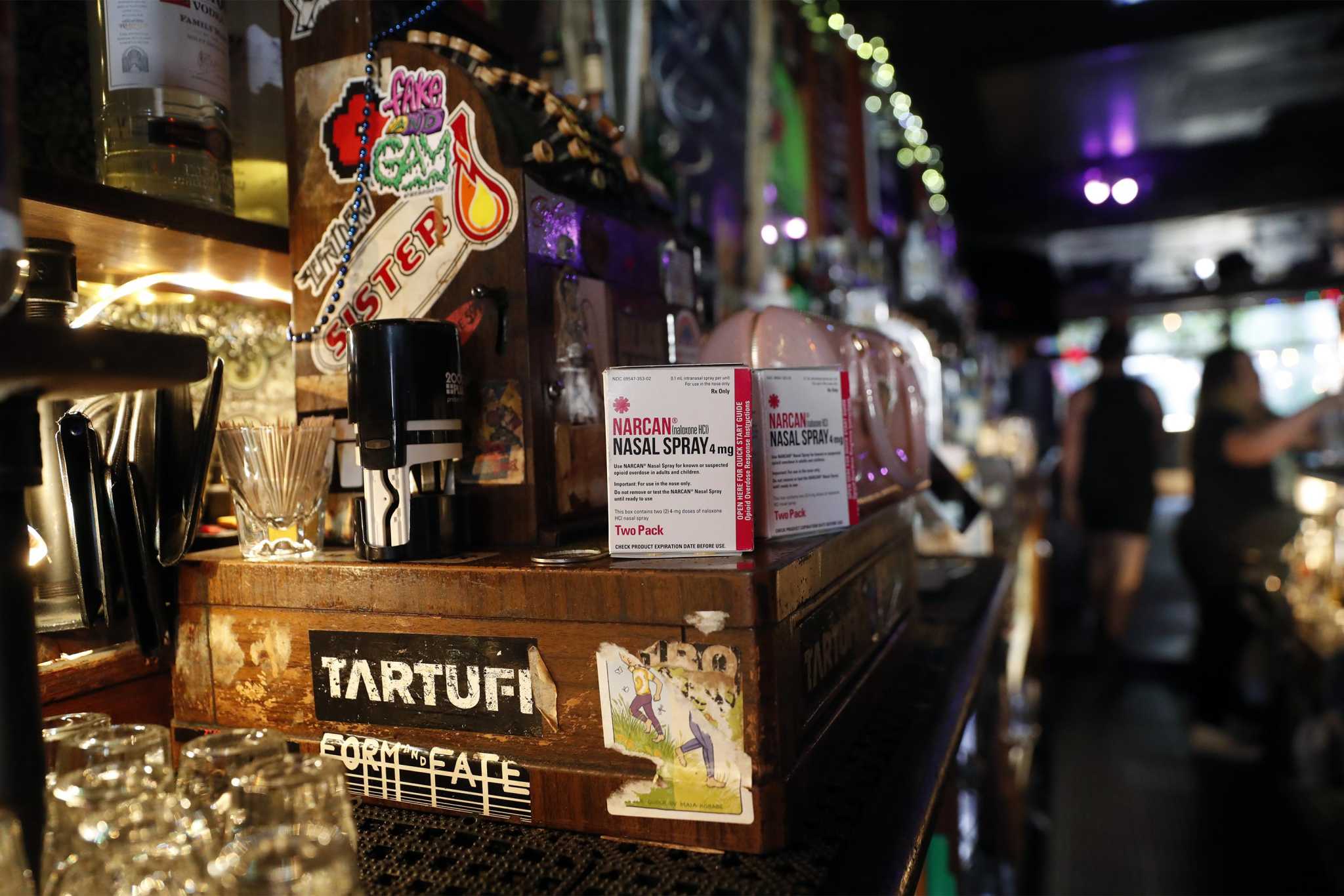 Narcan would be required in libraries, bars in new California bill