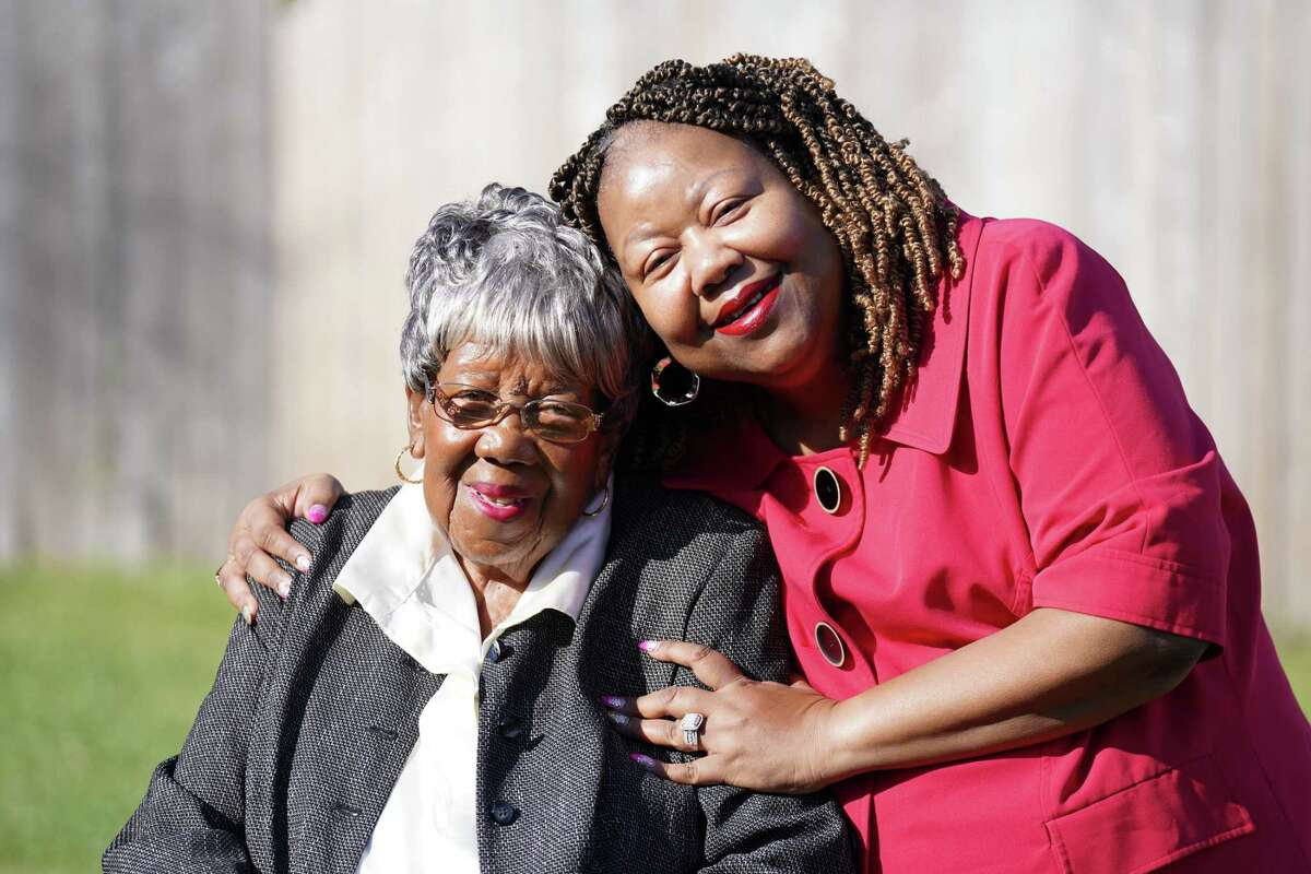 Mother and daughter with heart failure see hope with new device