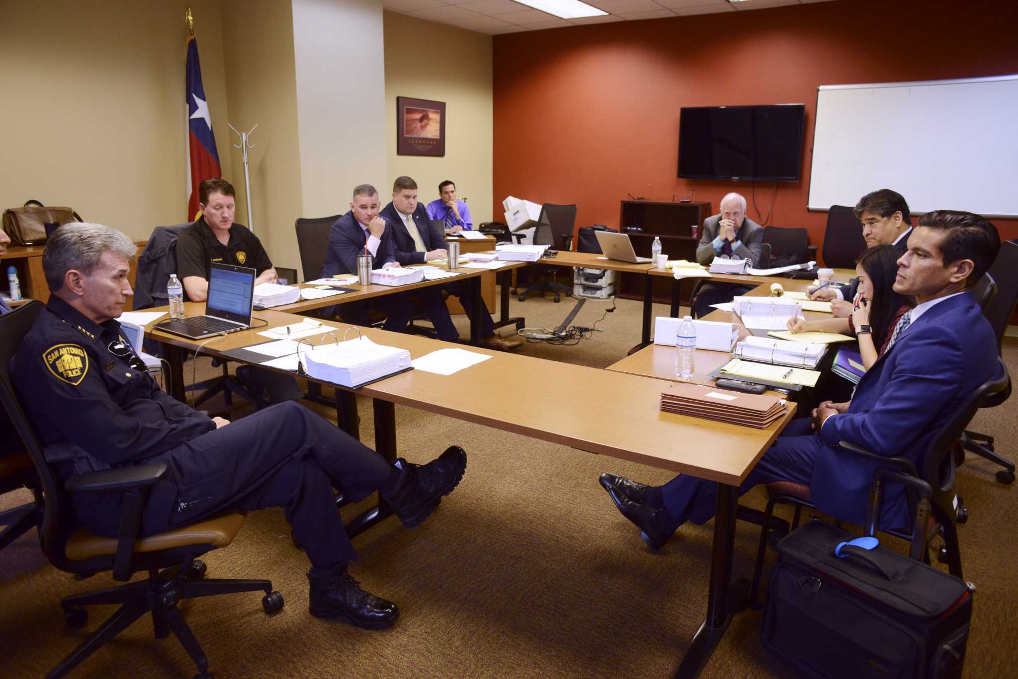 Fired cops are getting rehired elsewhere in Texas. Why are lawmakers ...