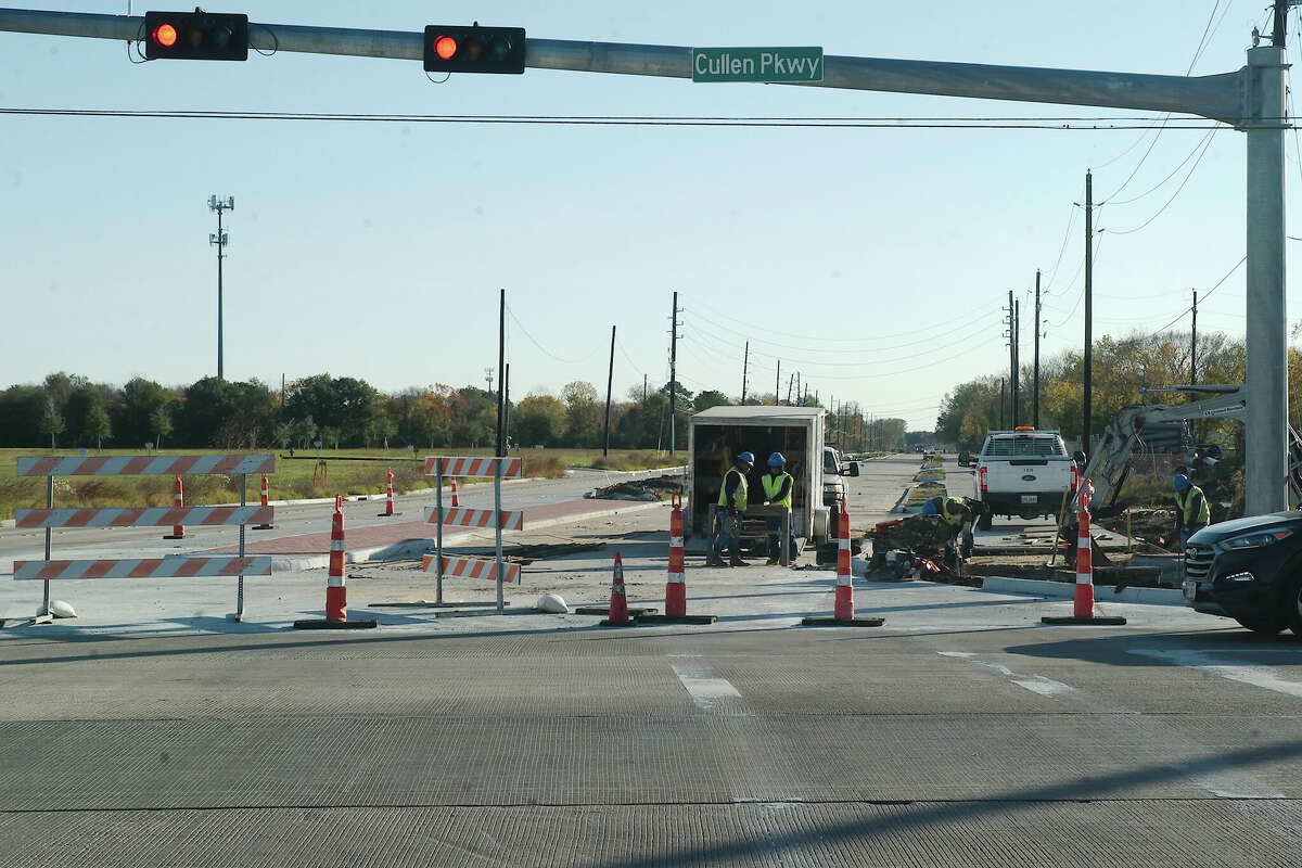 Pearland aims to open water plant, McHard Road extension in 2023
