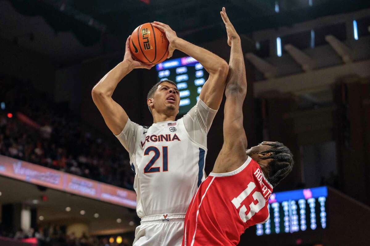 Texas signs Virginia transfer Kadin Shedrick to bolster frontcourt