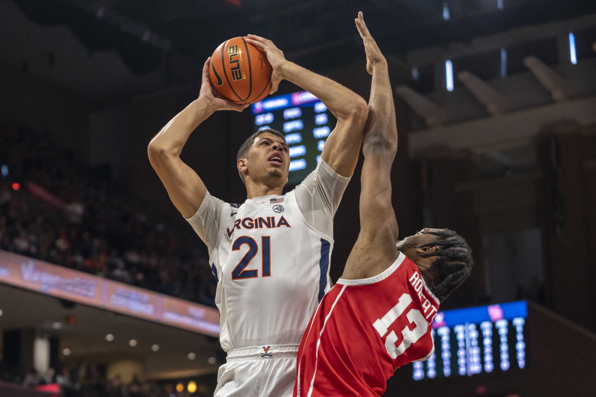 Texas signs Virginia transfer Kadin Shedrick to bolster frontcourt