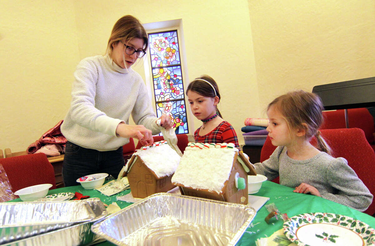 Photos: Making gingerbread houses in Greenwich