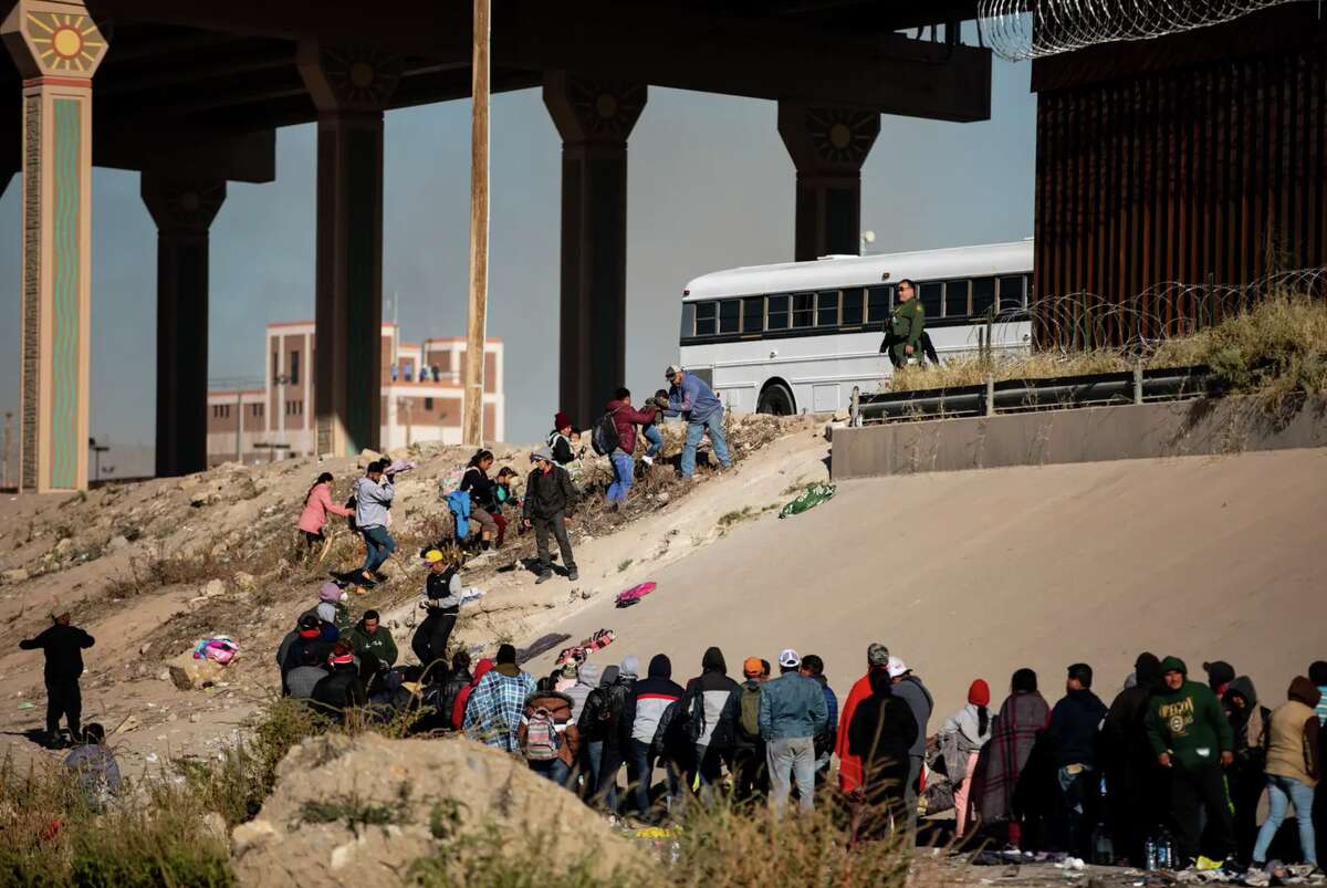 Anticipating a surge in border crossings amid cold temperatures, El ...