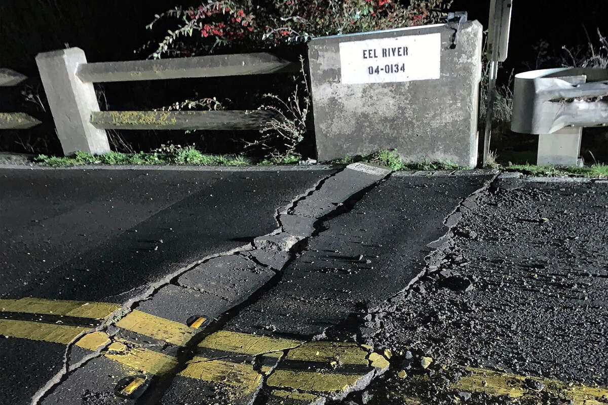 No water in badly damaged town after 6.4 magnitude Calif. quake