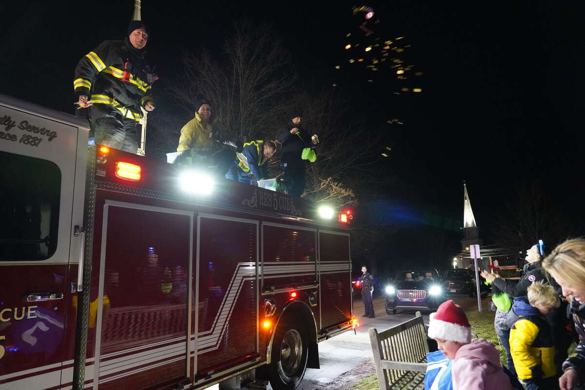 New Canaan Hanukkah menorah lighting attracts 150 residents to God's Acre